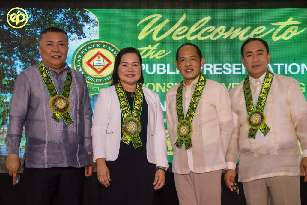 𝗜𝗡 𝗣𝗛𝗢𝗧𝗢𝗦: Four prospective presidential candidates stand in front of ...